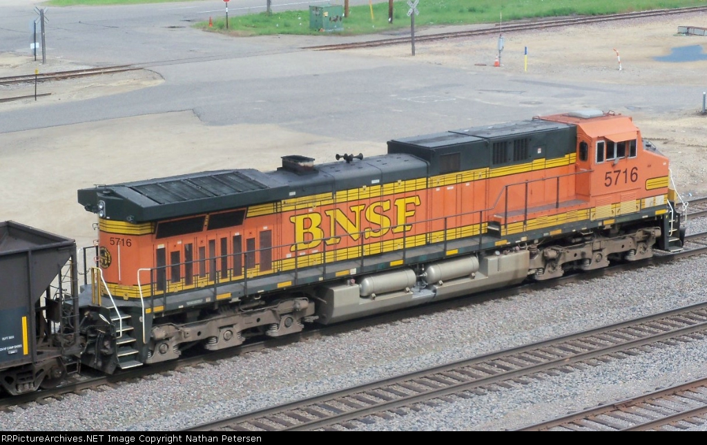 BNSF 5716